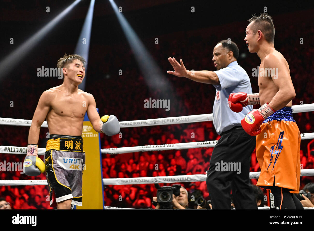 Naoya Inoue of Japan (R) and Nonito Donaire of Philippines fight in the ...