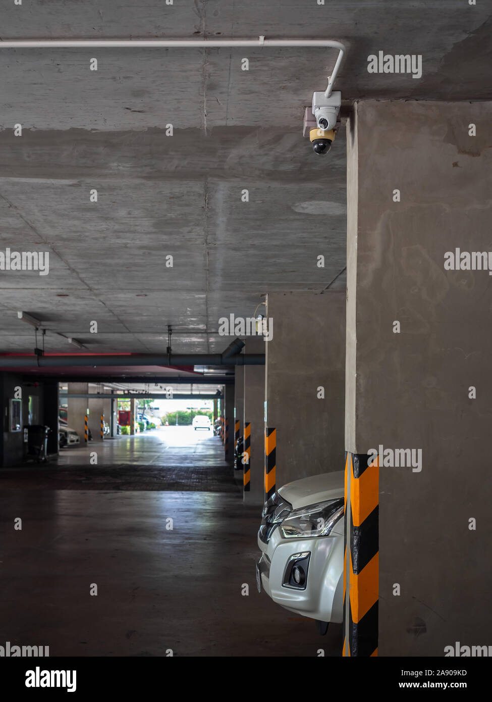 Security camera parking lot hi-res stock photography and images - Alamy