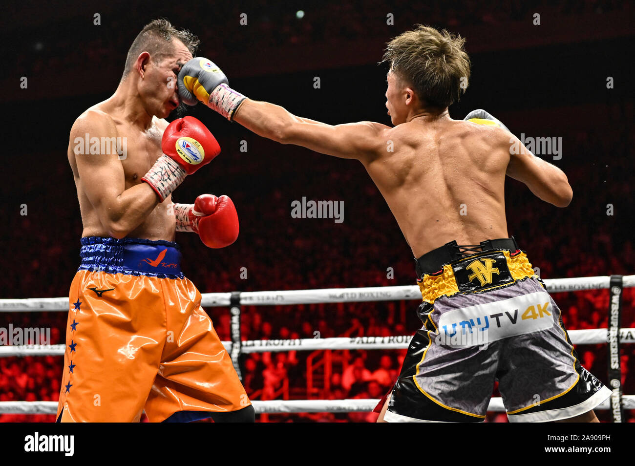 Naoya Inoue of Japan (R) and Nonito Donaire of Philippines fight in the ...