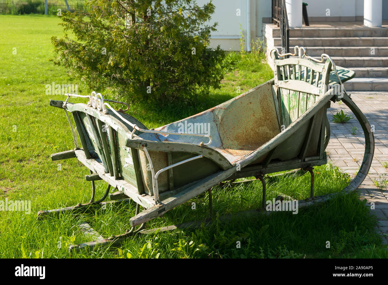 Sled standing on the green grass Stock Photo - Alamy