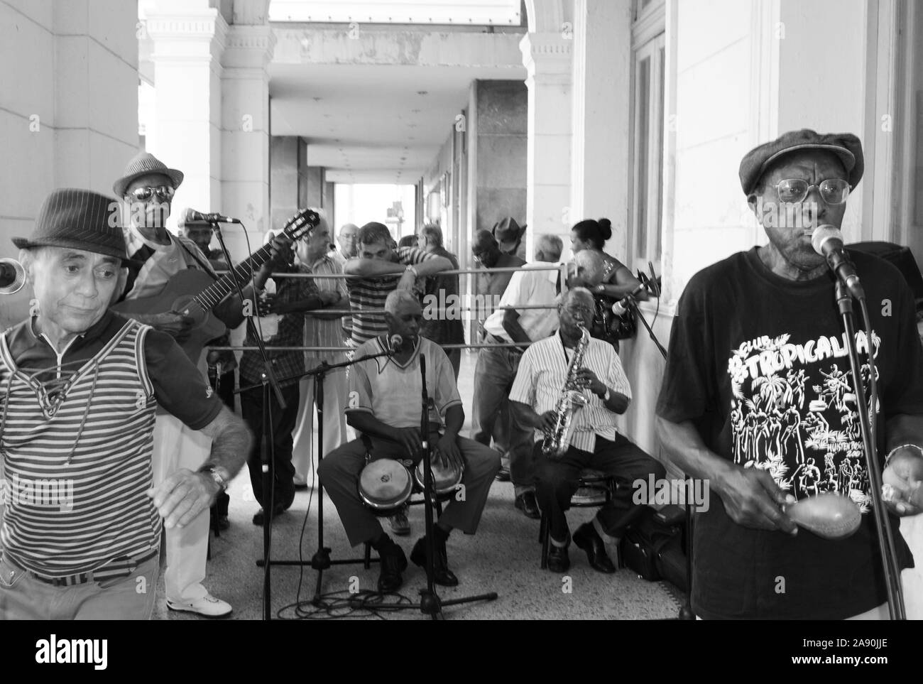 Cuban band musicians playing music Black and White Stock Photos ...
