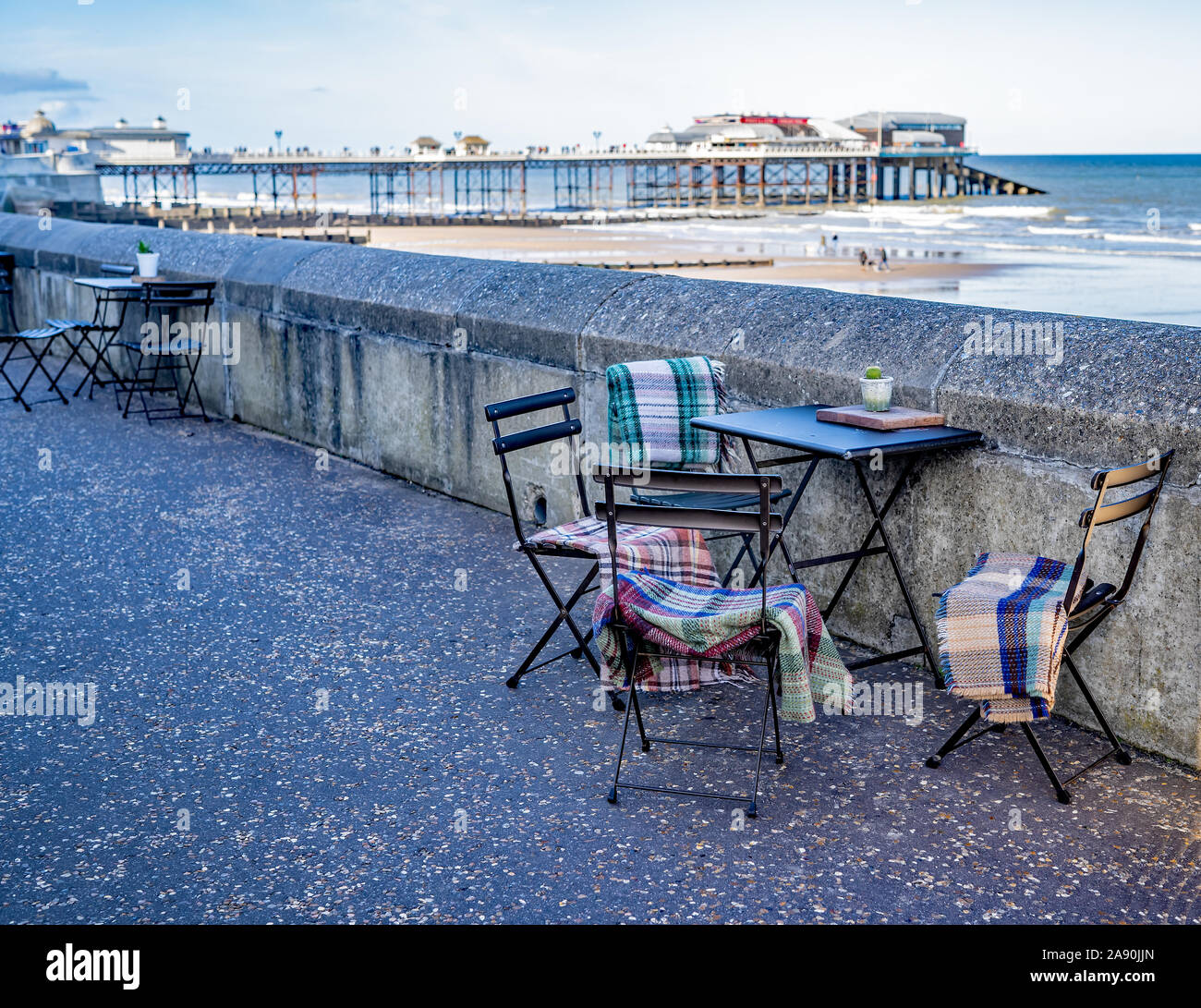 Seating on the promenade hi-res stock photography and images - Alamy