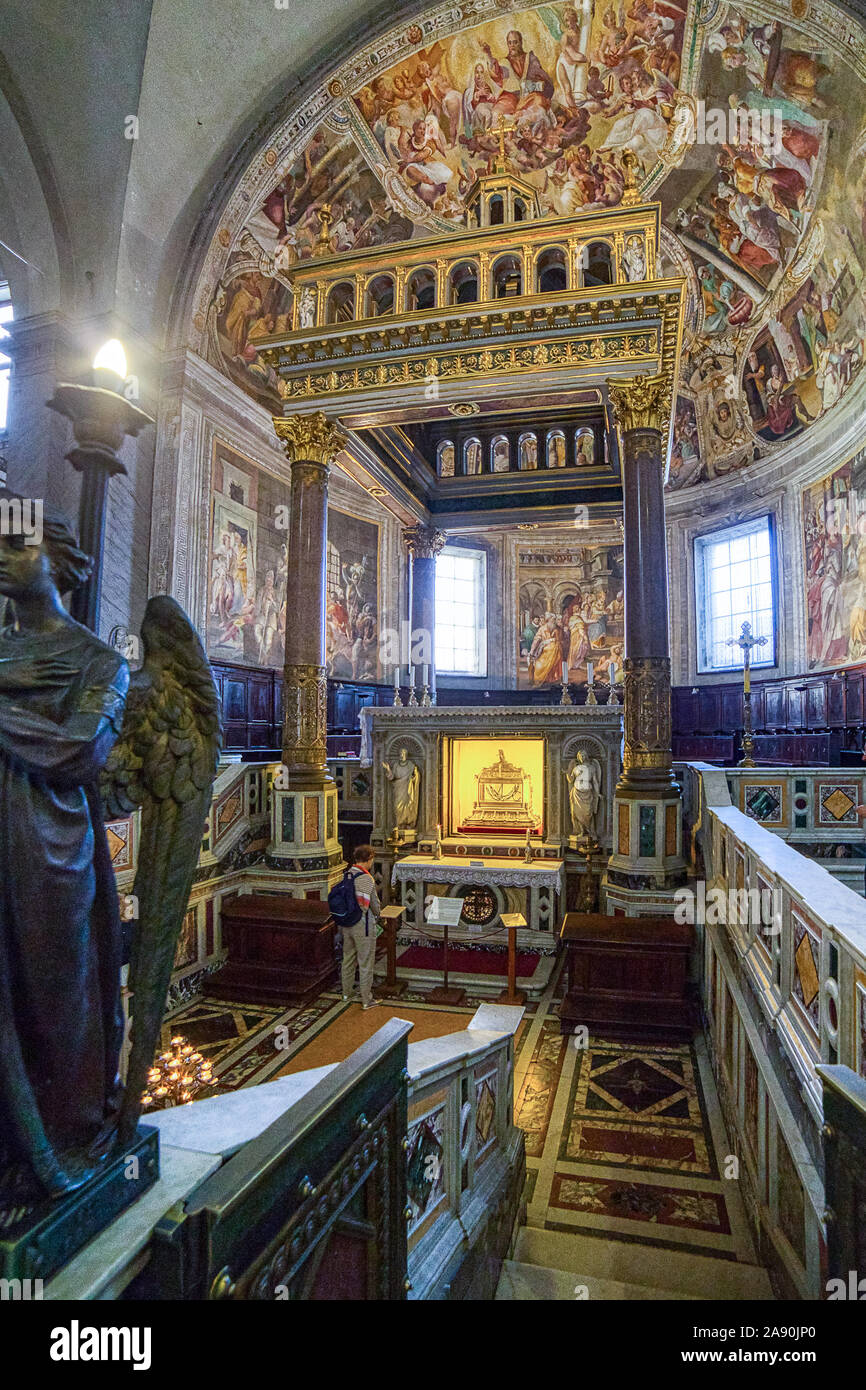 Basilica saint peter chains hi-res stock photography and images - Alamy