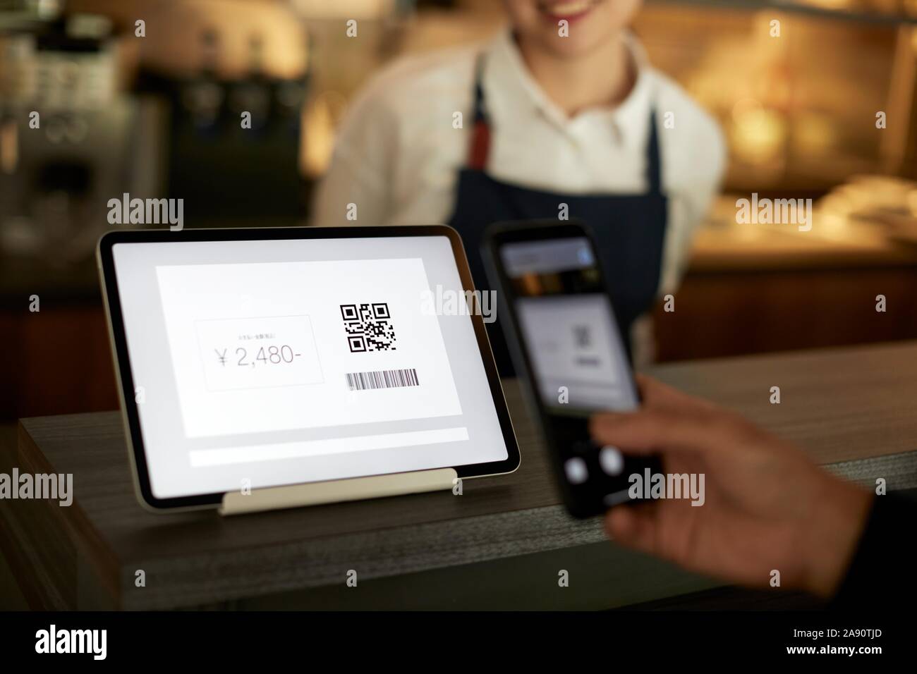 Cashless payment at a restaurant Stock Photo - Alamy