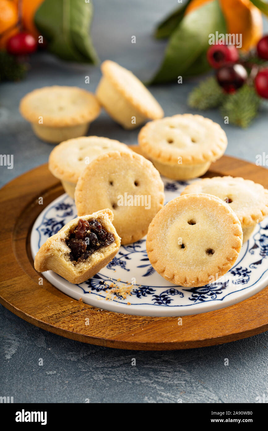 Mince pies with dried fruit filling for Christmas Stock Photo - Alamy