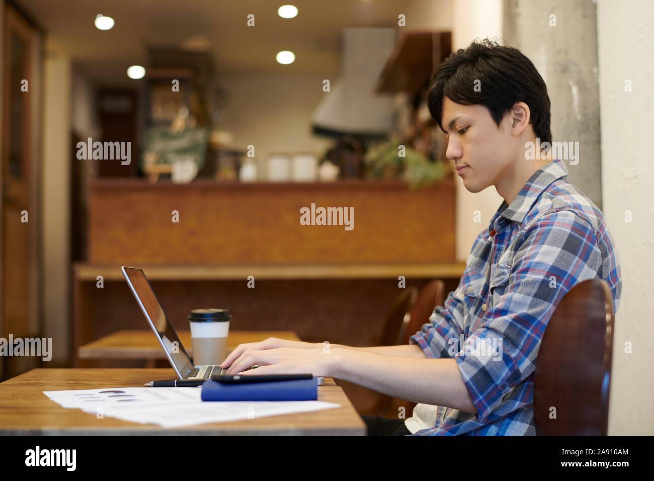 Young Japanese man at a cafe Stock Photo - Alamy
