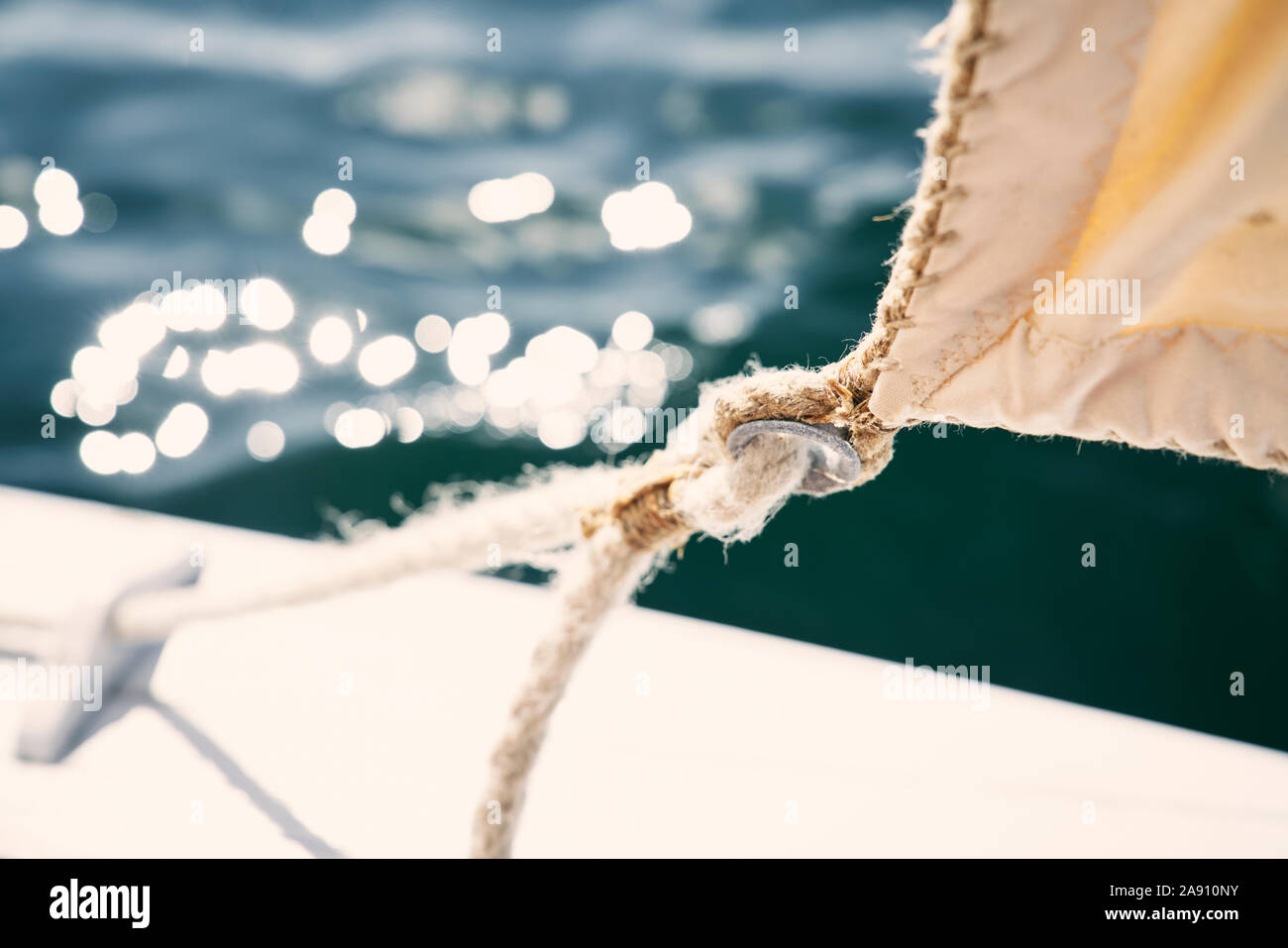 Rope on sailing boat Stock Photo - Alamy