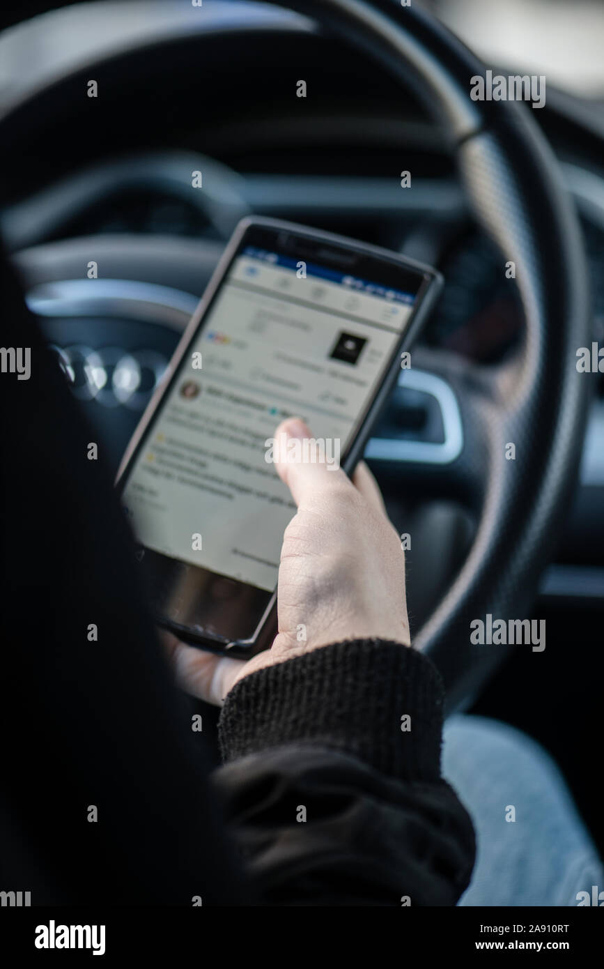 Using cell phone in car Stock Photo - Alamy