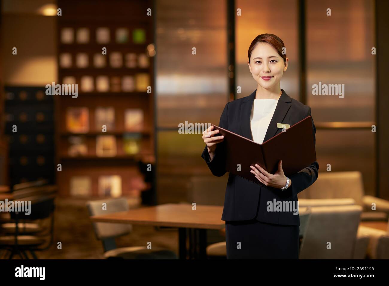 Hotel concierge hi-res stock photography and images - Alamy