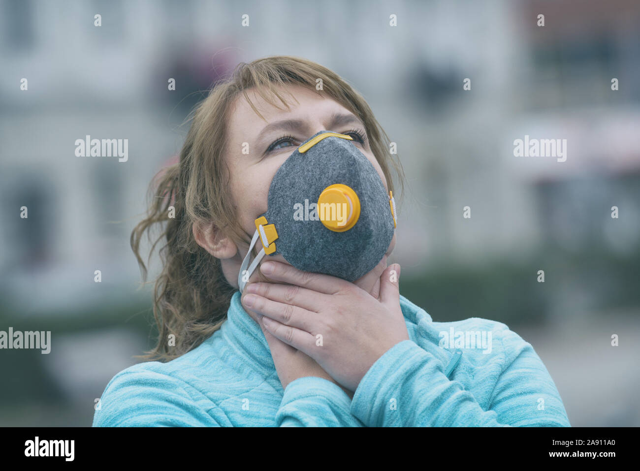 Anti pollution girl face mask hi-res stock photography and images - Alamy