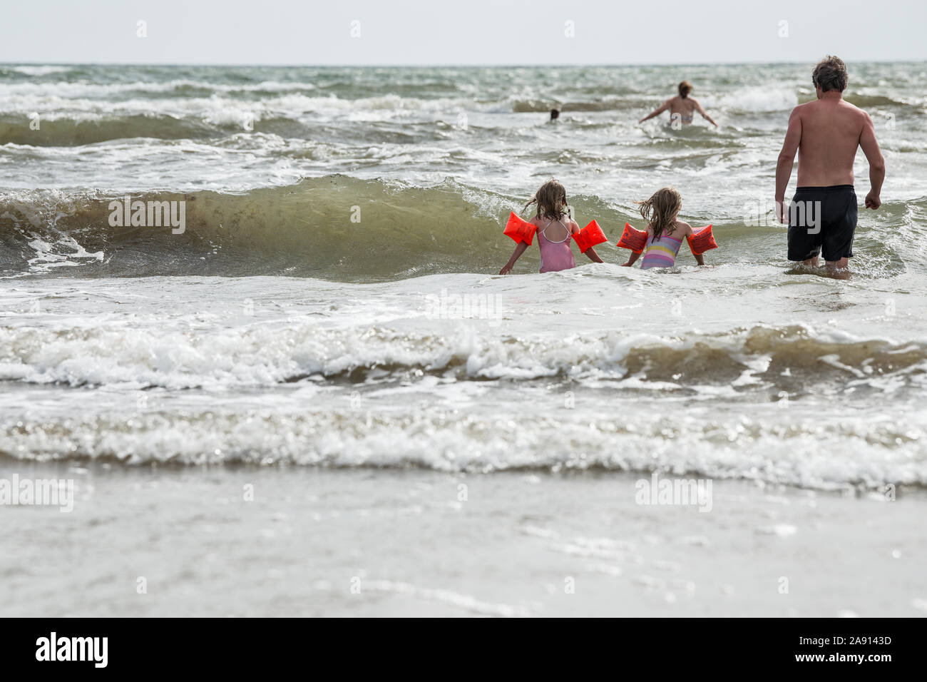 People bathing in sea hi-res stock photography and images - Alamy