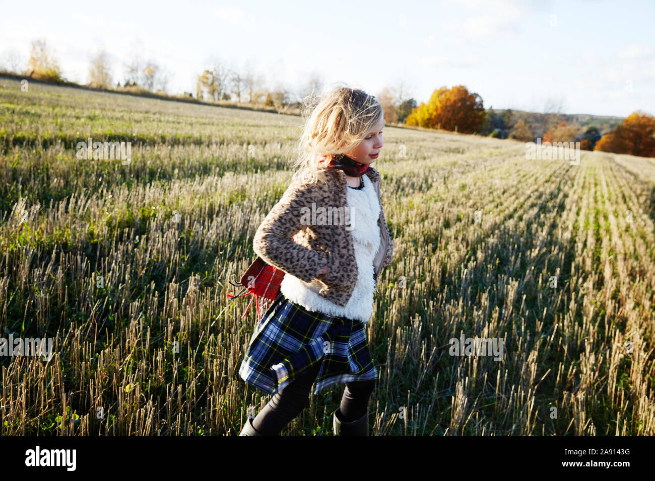 Girl on field hi-res stock photography and images - Alamy