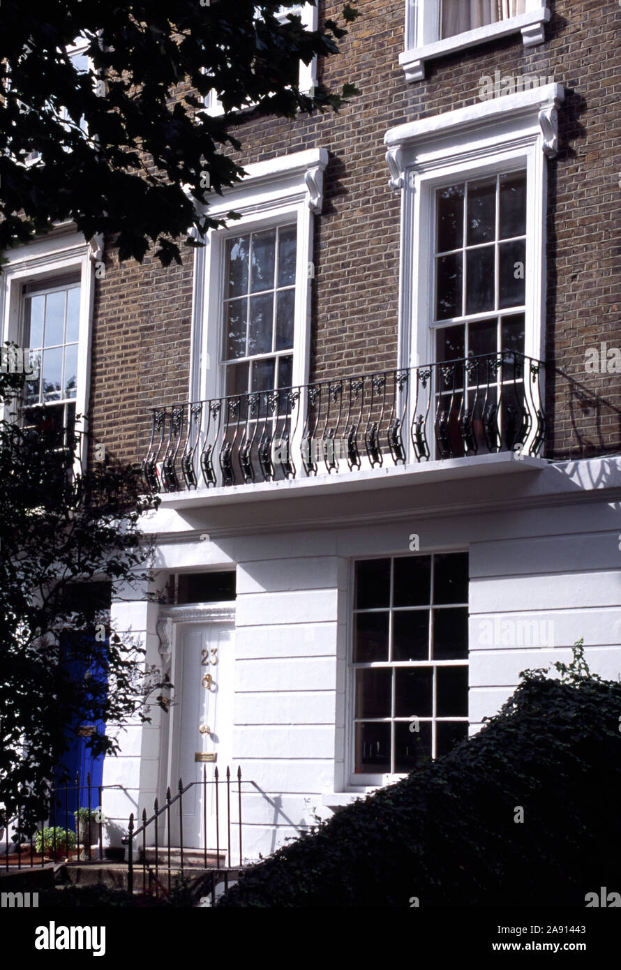 Exterior of London house Stock Photo - Alamy