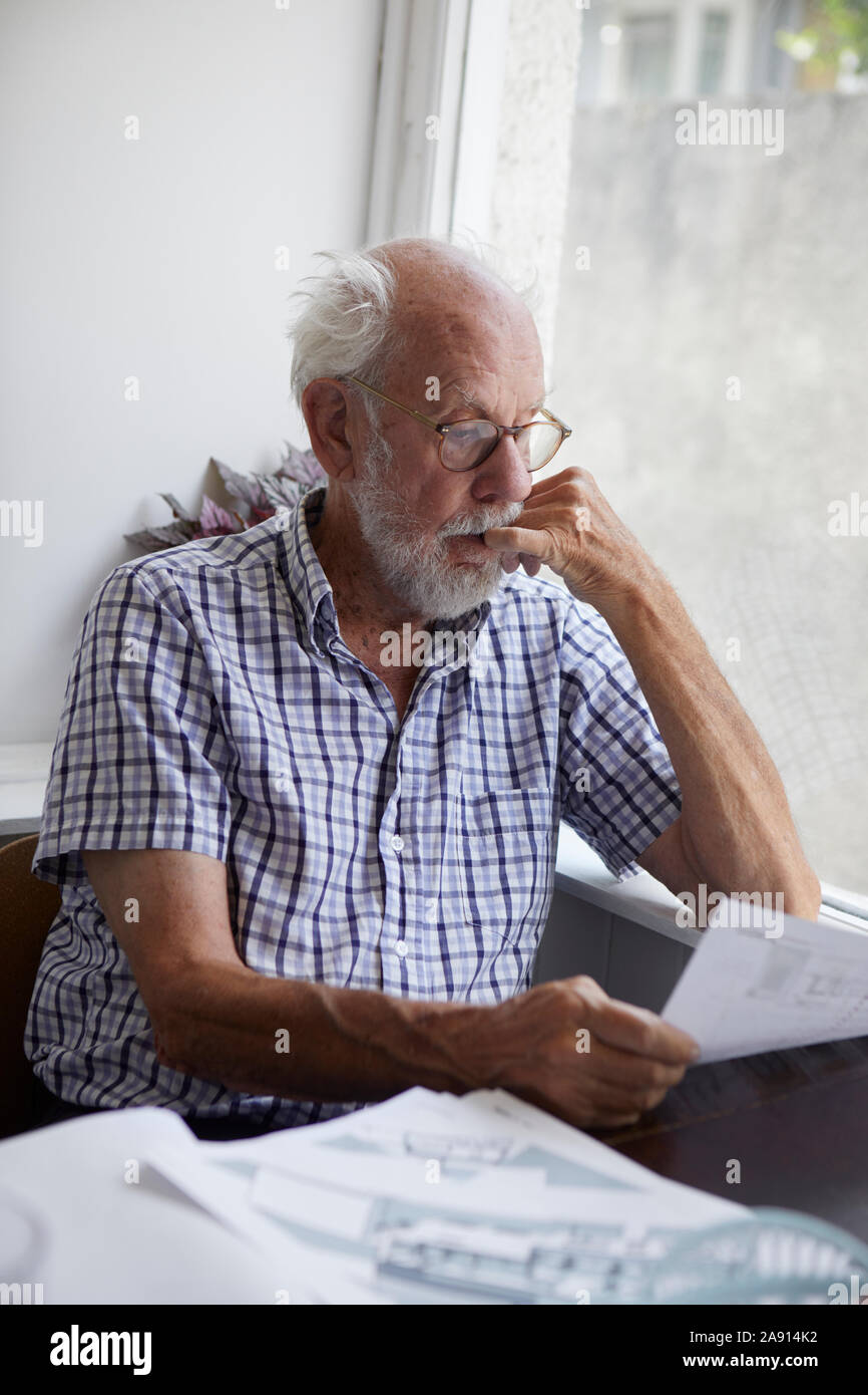 Man reading documents hand up hi-res stock photography and images - Alamy