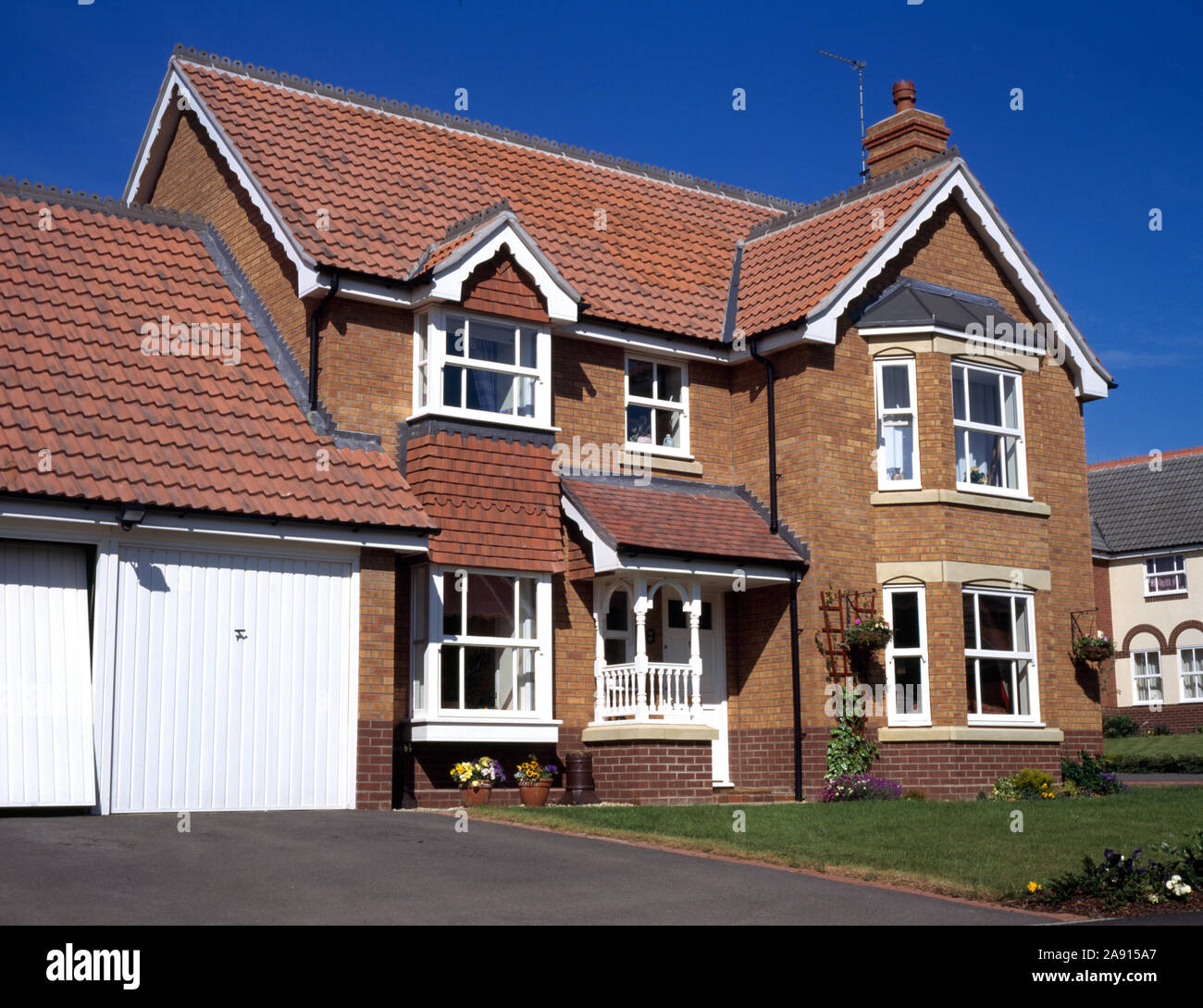 Uk suburban domestic house exterior hi-res stock photography and images ...