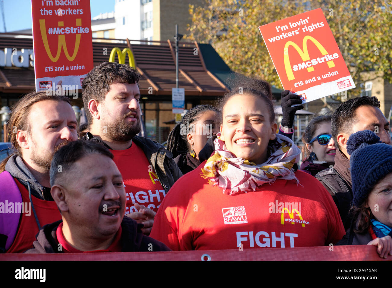 Mcdonalds worker 2019 hi-res stock photography and images - Alamy