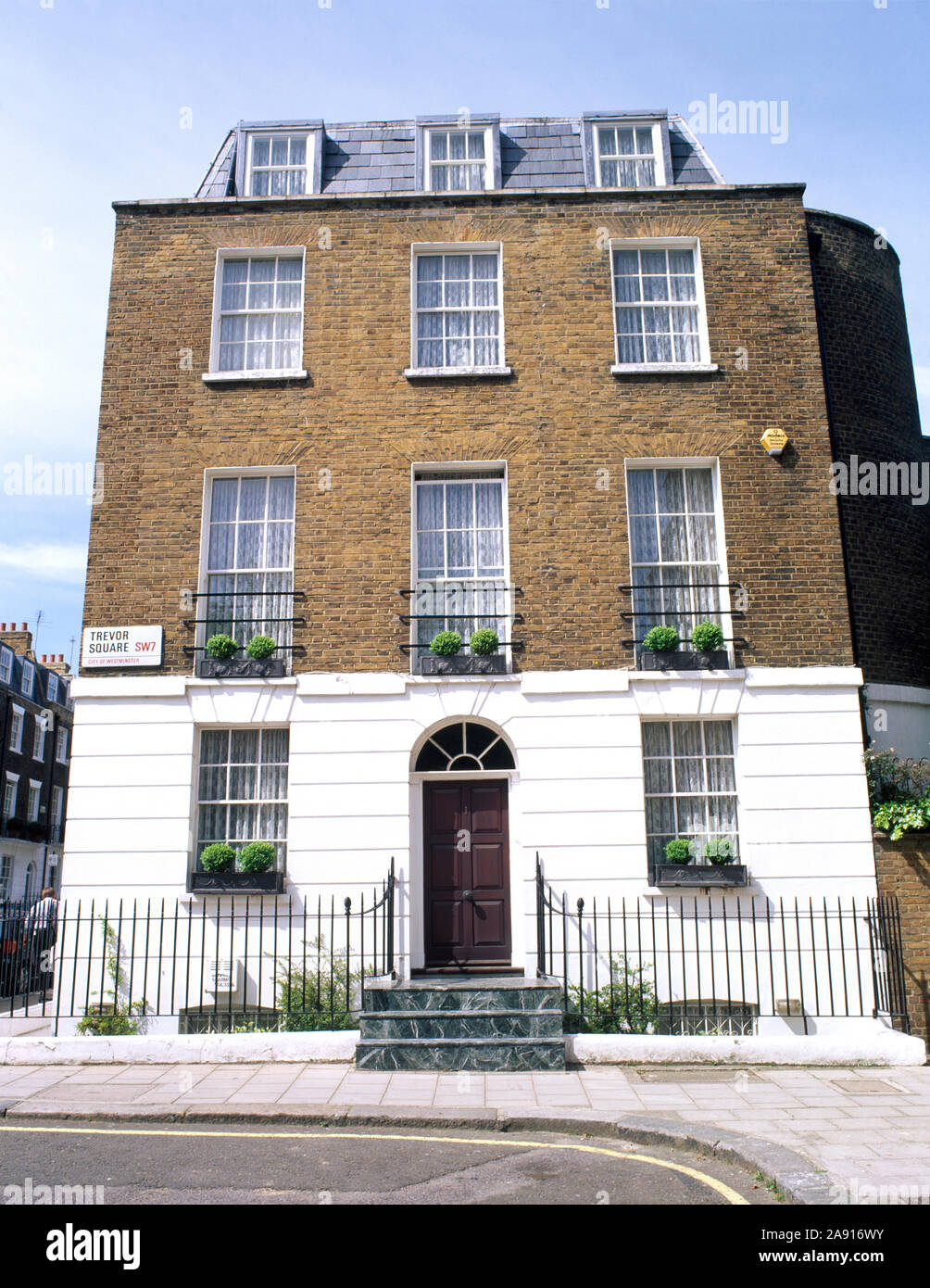 Exterior of house in London UK Stock Photo - Alamy