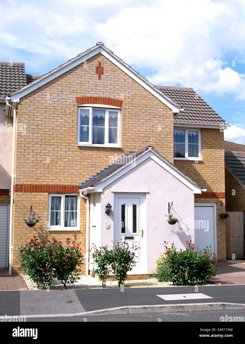 Uk suburban domestic house exterior hi-res stock photography and images ...
