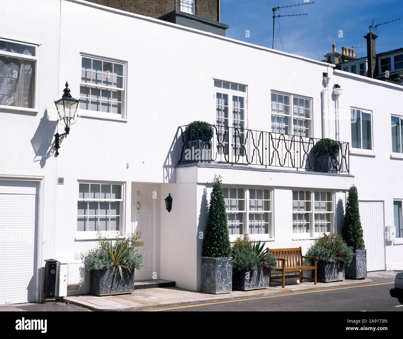 Exterior of London house Stock Photo - Alamy