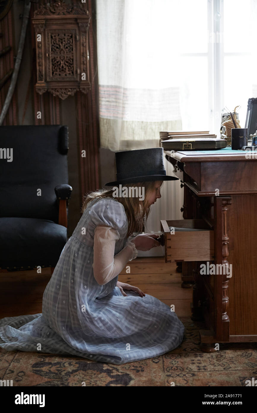 Blonde tall girl hi-res stock photography and images - Alamy