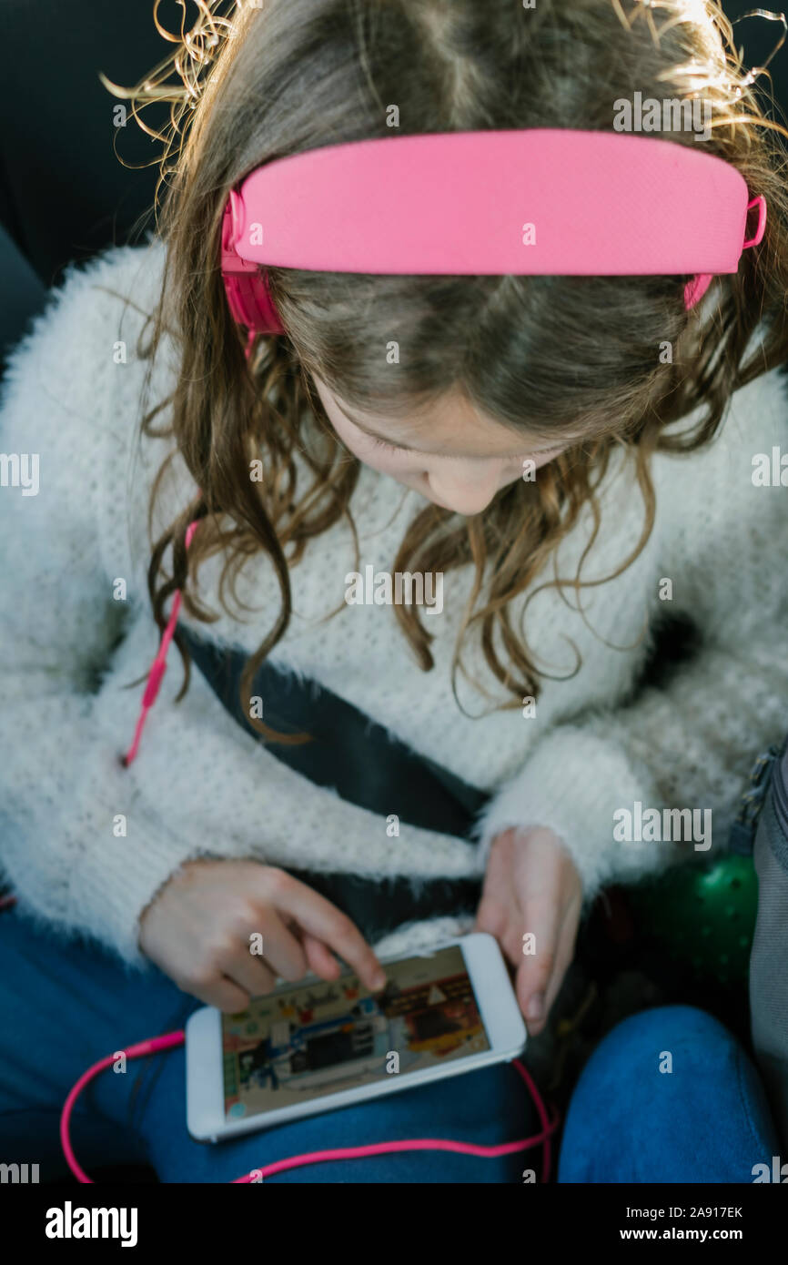 Girl using cell phone Stock Photo - Alamy