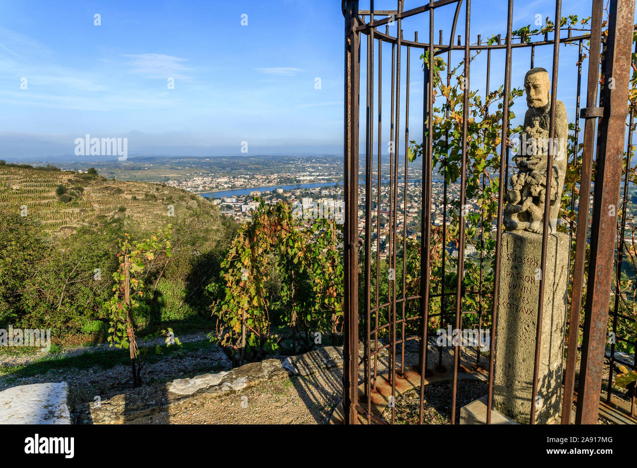 Tournon sur rhône ardèche hi-res stock photography and images - Alamy