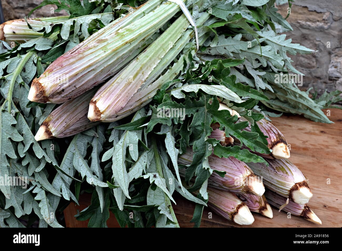 Edible thistles hi-res stock photography and images - Alamy