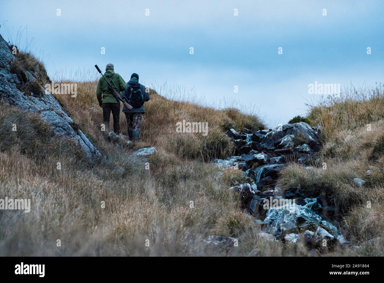 Hunters rifle mountain hi-res stock photography and images - Alamy