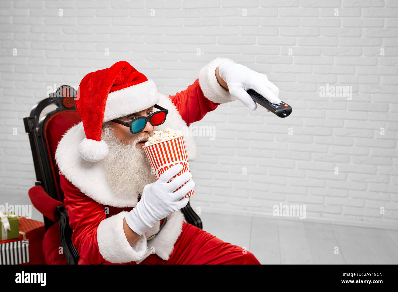 Old man beard glasses eating hi-res stock photography and images - Alamy