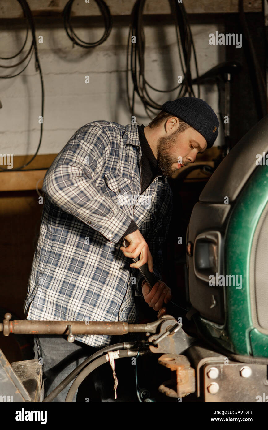 Repairing farm machinery hi-res stock photography and images - Alamy