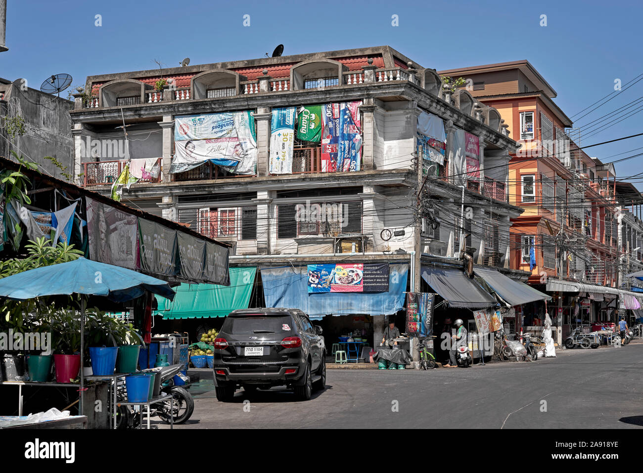 Poverty slums southeast asia hi-res stock photography and images - Alamy