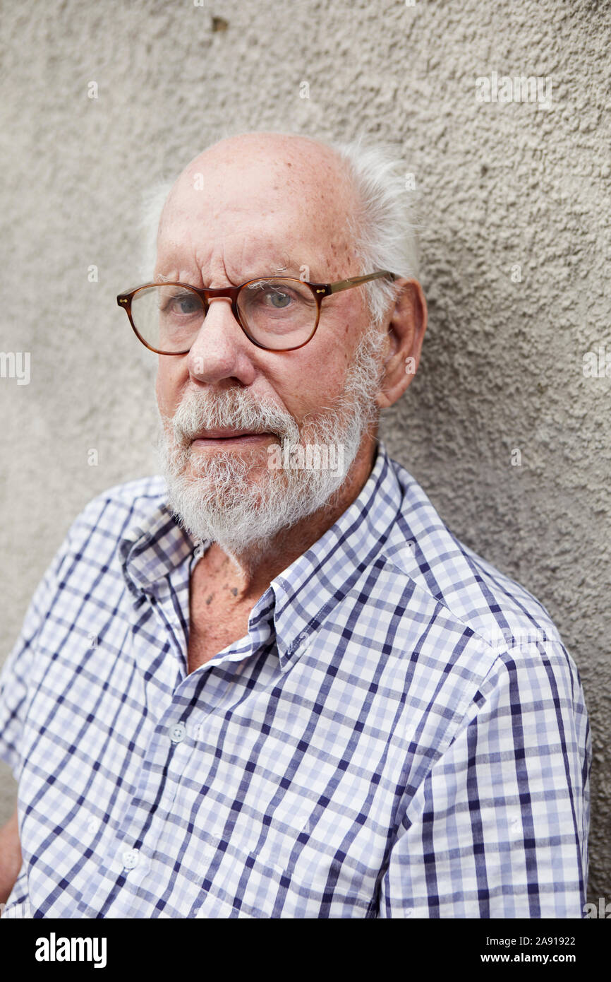 Portrait of senior man Stock Photo - Alamy