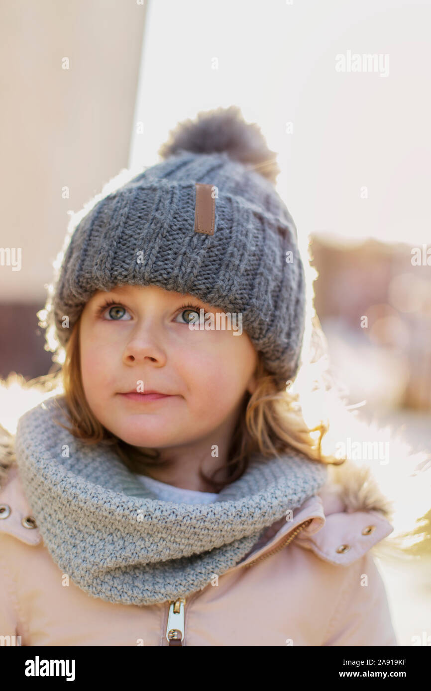 Girl looking away Stock Photo - Alamy