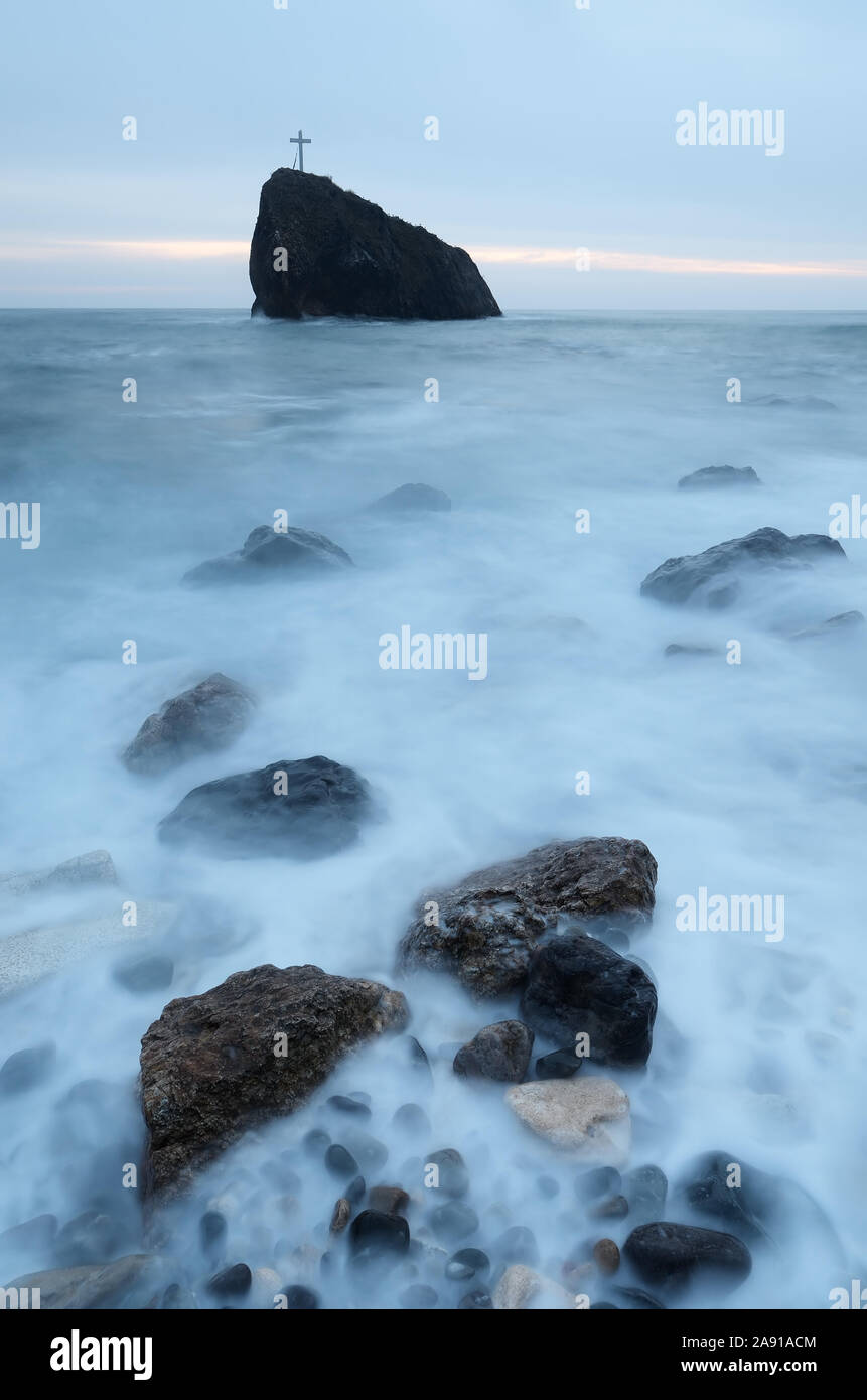 Cross on the rock. Sea landscape Stock Photo - Alamy