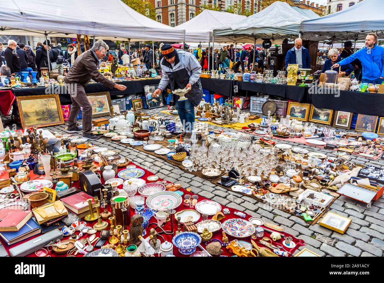 Crowded street flea market - Brussels, Belgium Stock Photo - Alamy