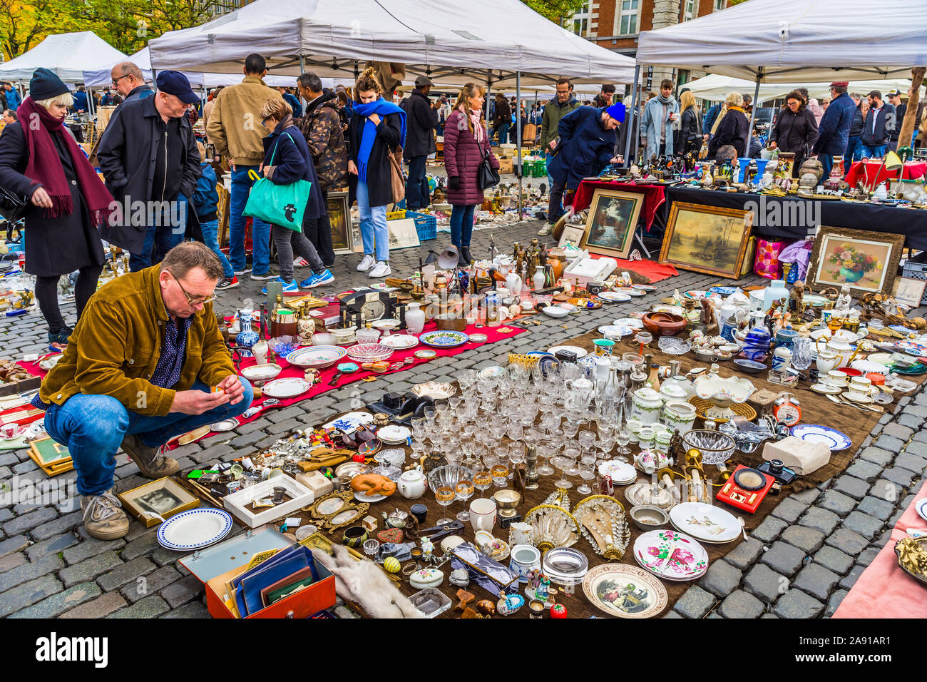 Crowded street flea market - Brussels, Belgium Stock Photo - Alamy