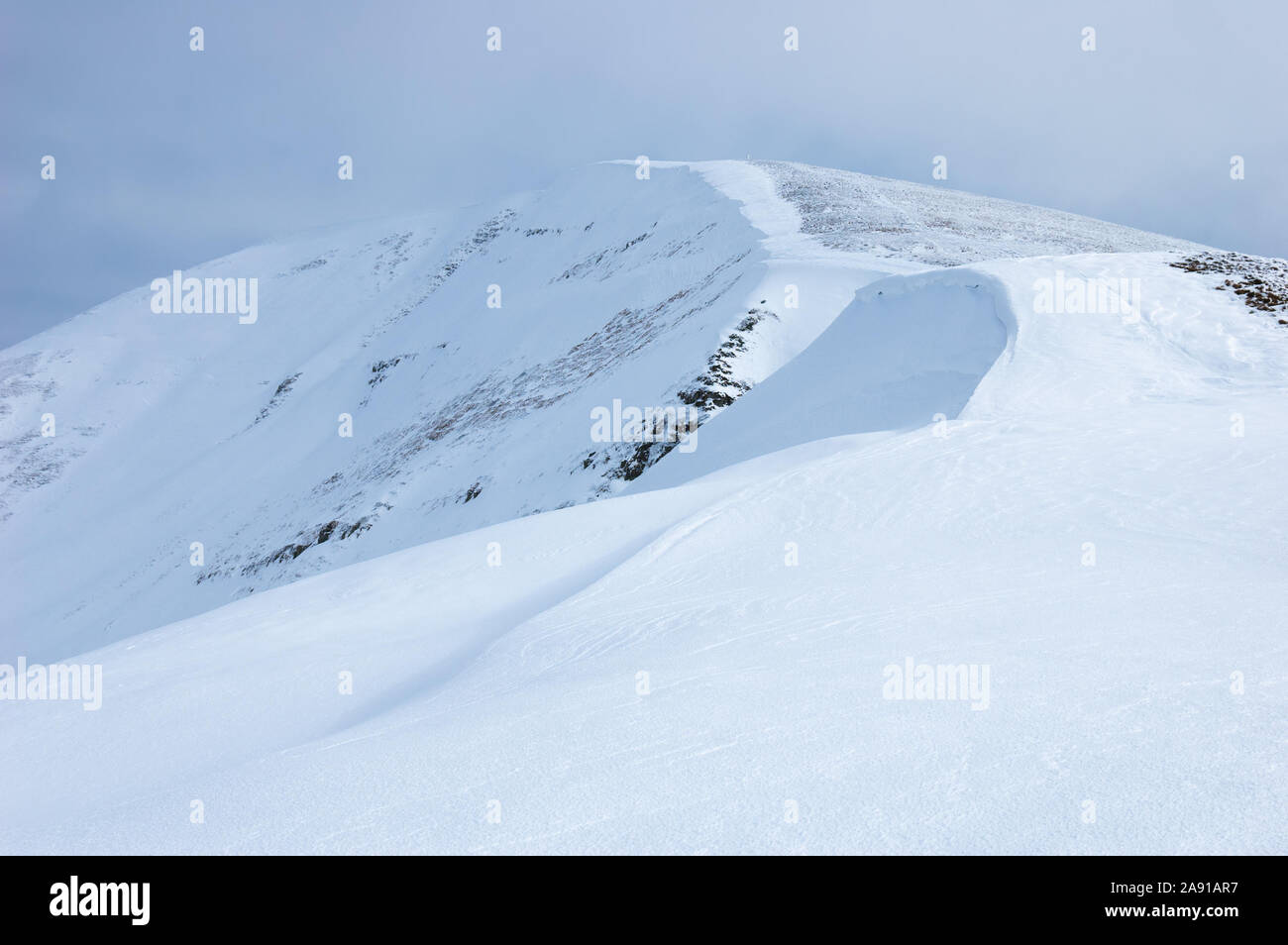 Mountain top with blowing snow hi-res stock photography and images - Alamy