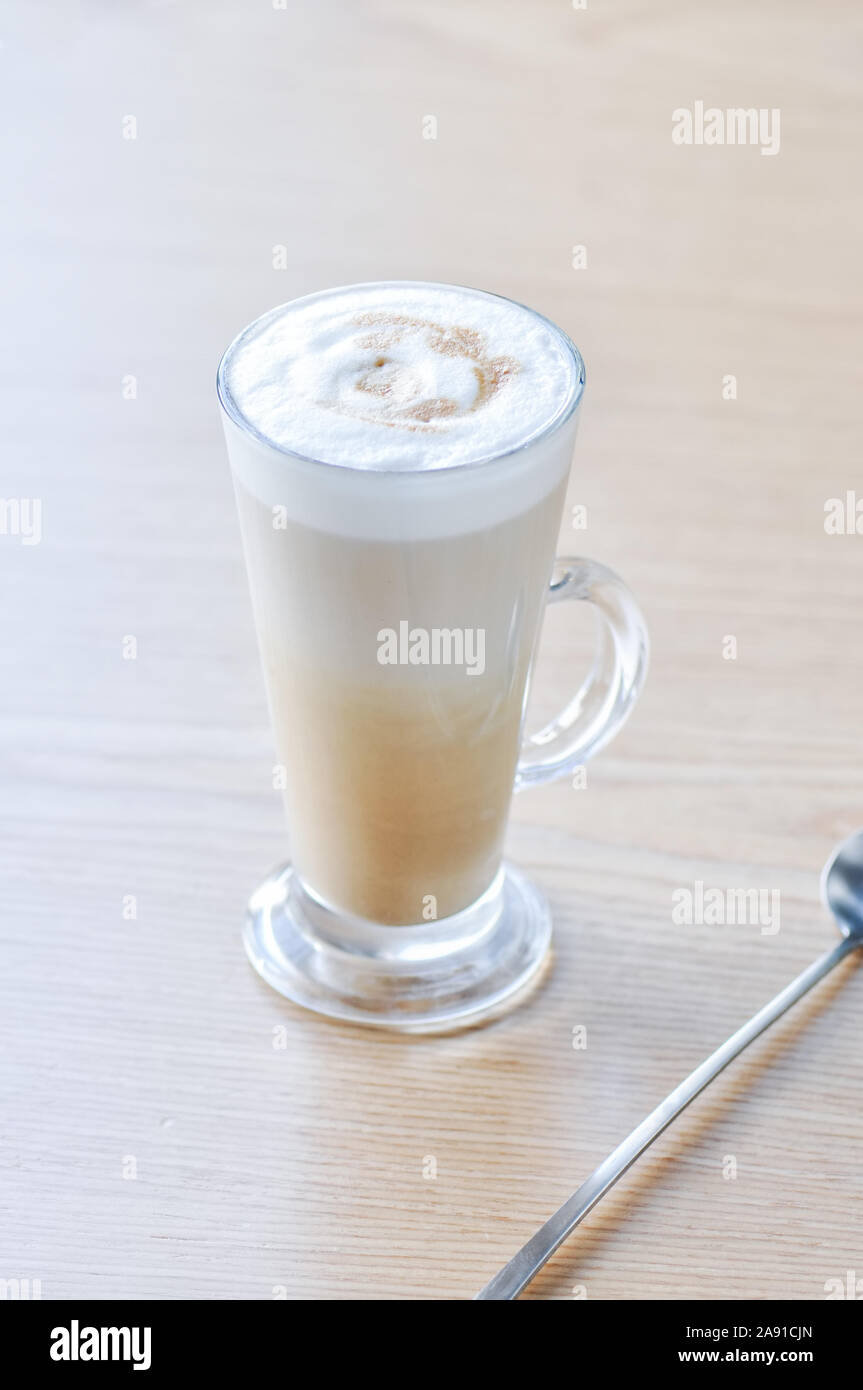 Tall glass of latte hi-res stock photography and images - Alamy