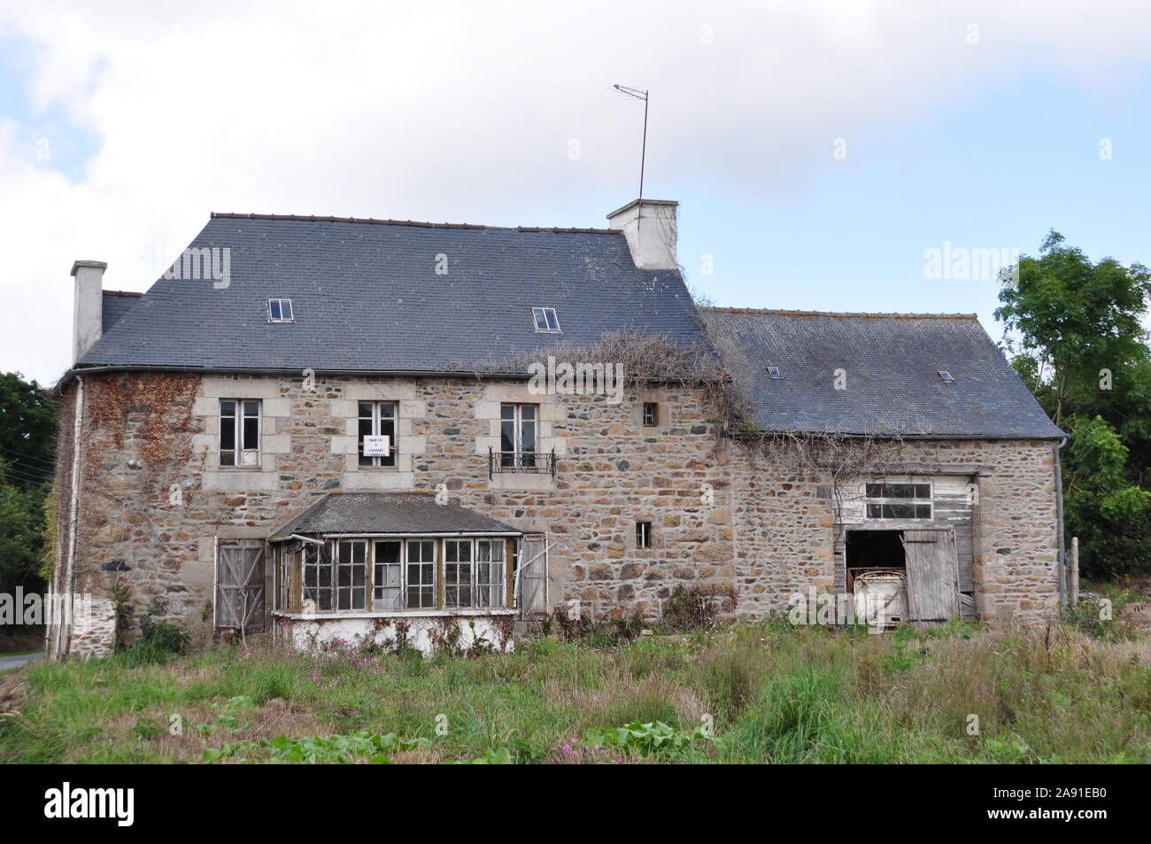 Dilapidated Farmhouse for sale, Brittany Stock Photo - Alamy