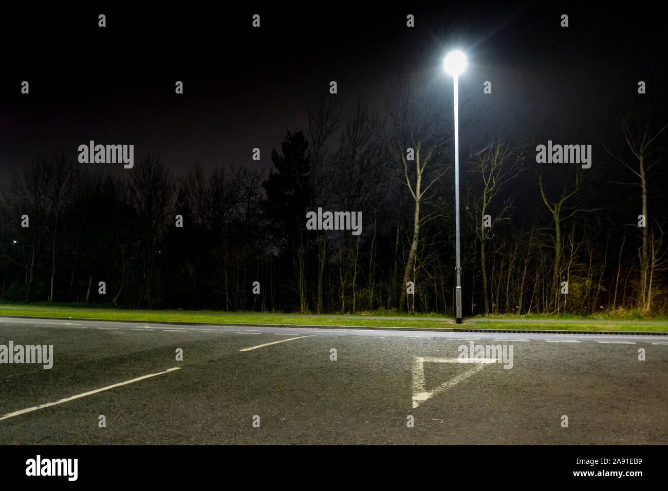 Single street lamp hi-res stock photography and images - Alamy