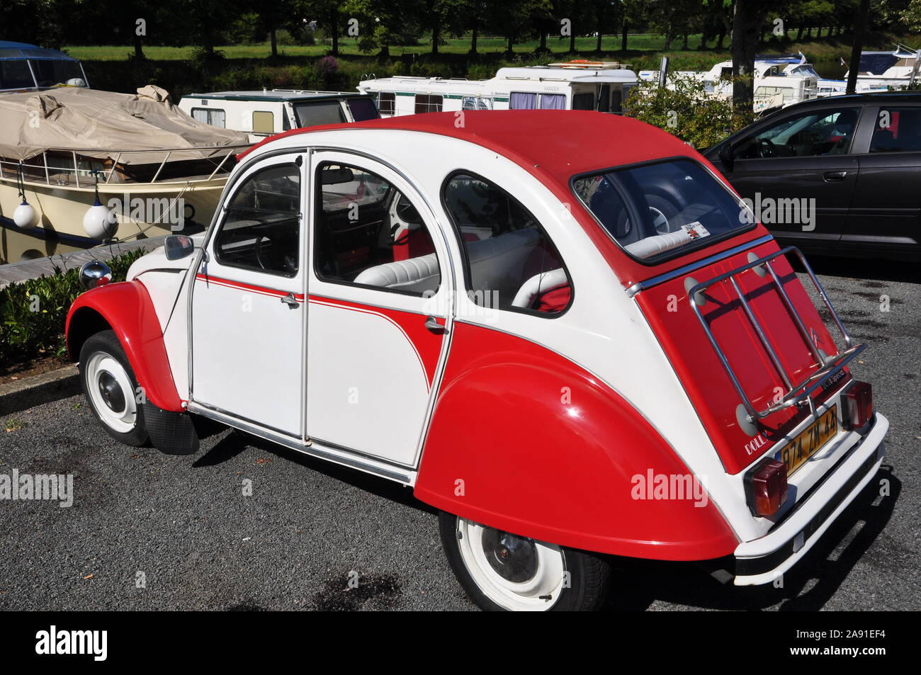 Citroen 2cv france hi-res stock photography and images - Alamy