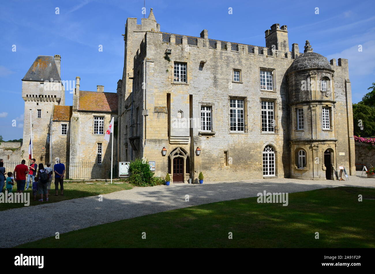 D day radio broadcasts hi-res stock photography and images - Alamy