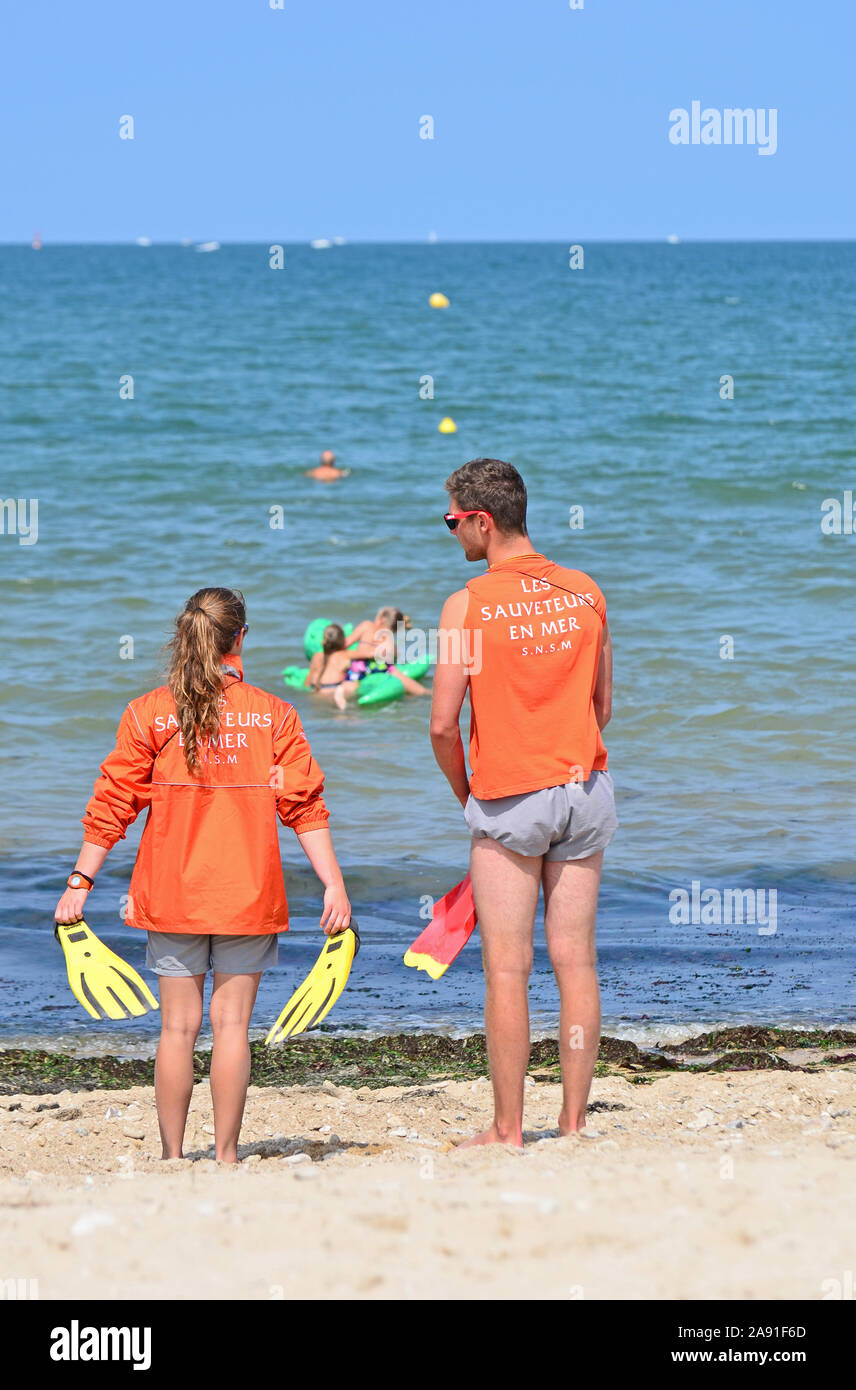 Male lifeguard hi-res stock photography and images - Alamy