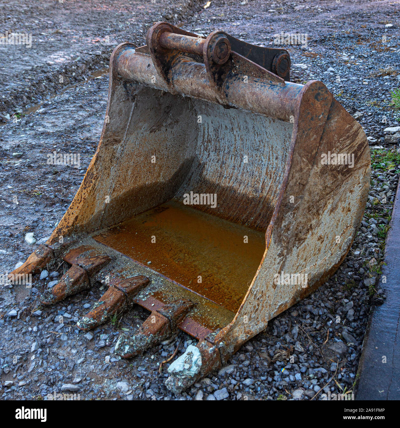 Bucket teeth hi-res stock photography and images - Alamy