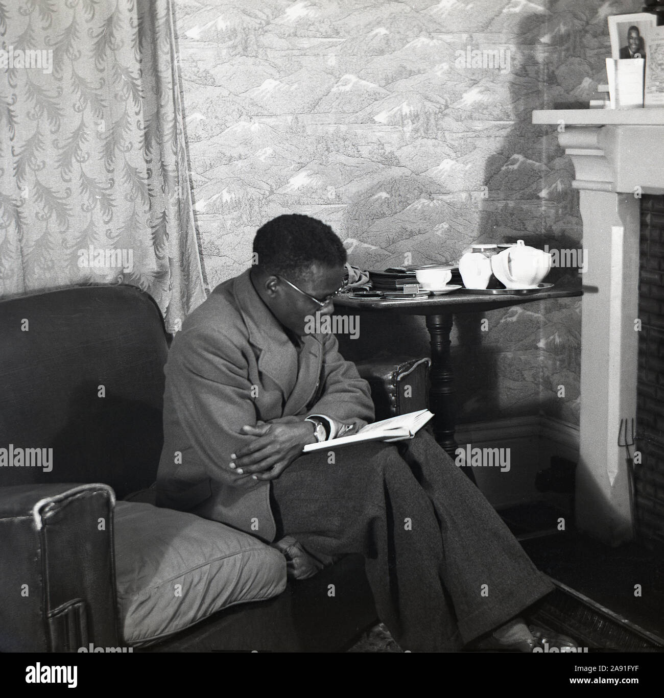 Bedsit uk and african hi-res stock photography and images - Alamy