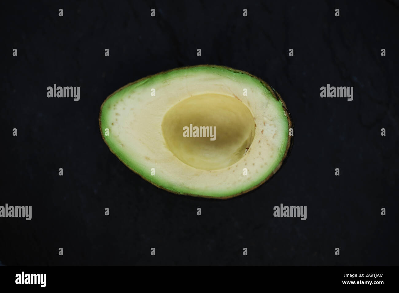 Avocado cross section hi-res stock photography and images - Alamy