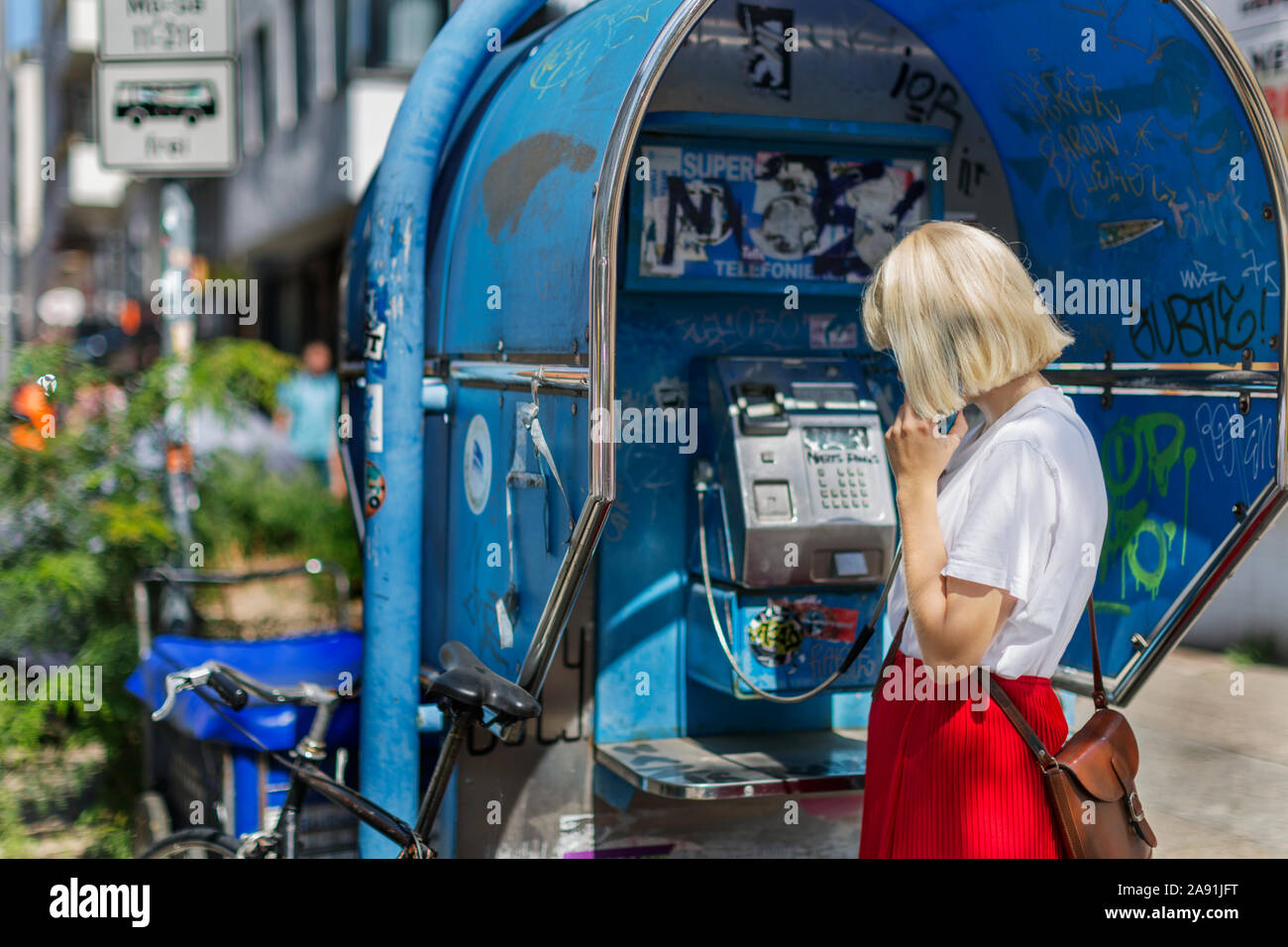 Using telephone booth hi-res stock photography and images - Alamy