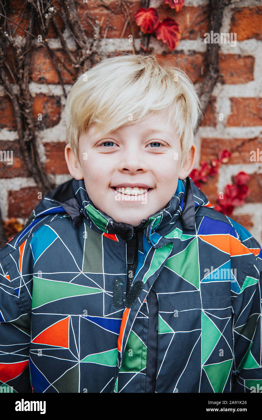 Portrait of smiling boy Stock Photo - Alamy