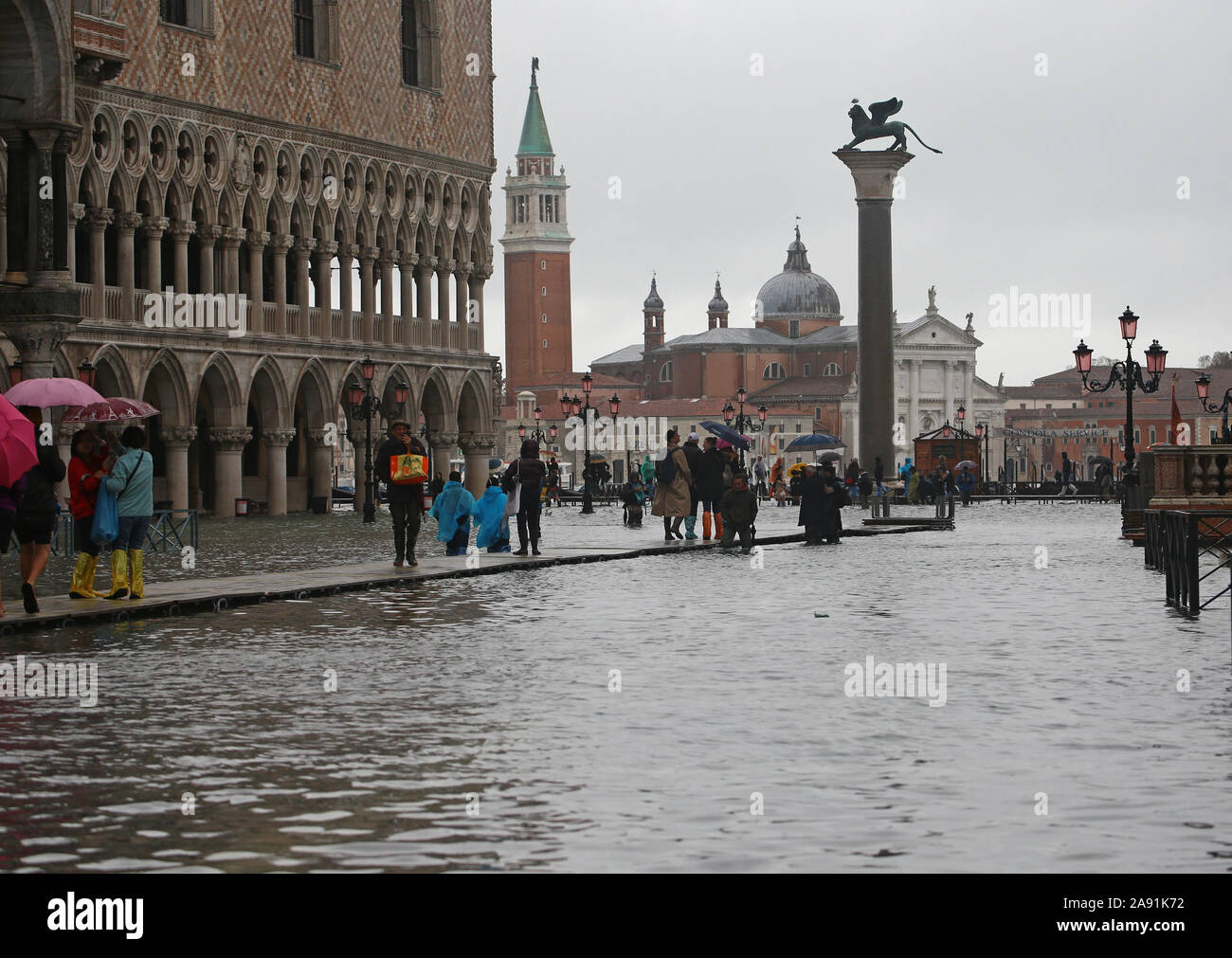 2019 venice high tide hi-res stock photography and images - Alamy