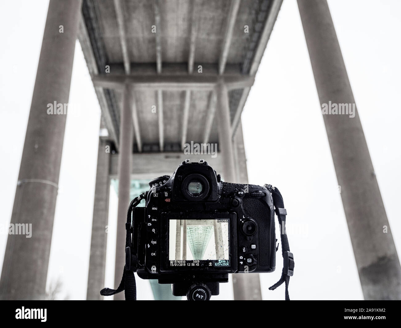 Concrete screen hi-res stock photography and images - Alamy